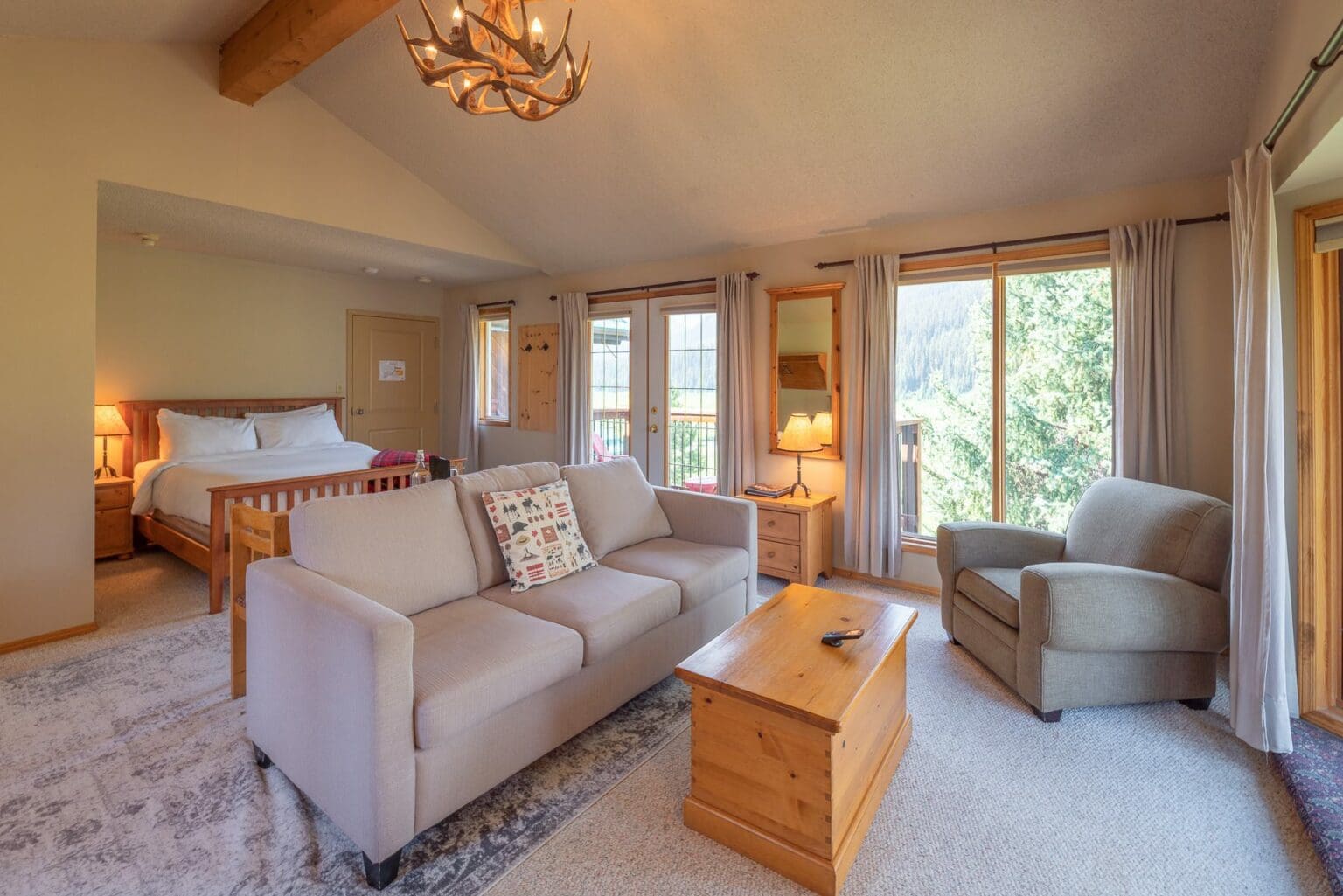 Photo & Video Gallery | Mount Engadine Lodge